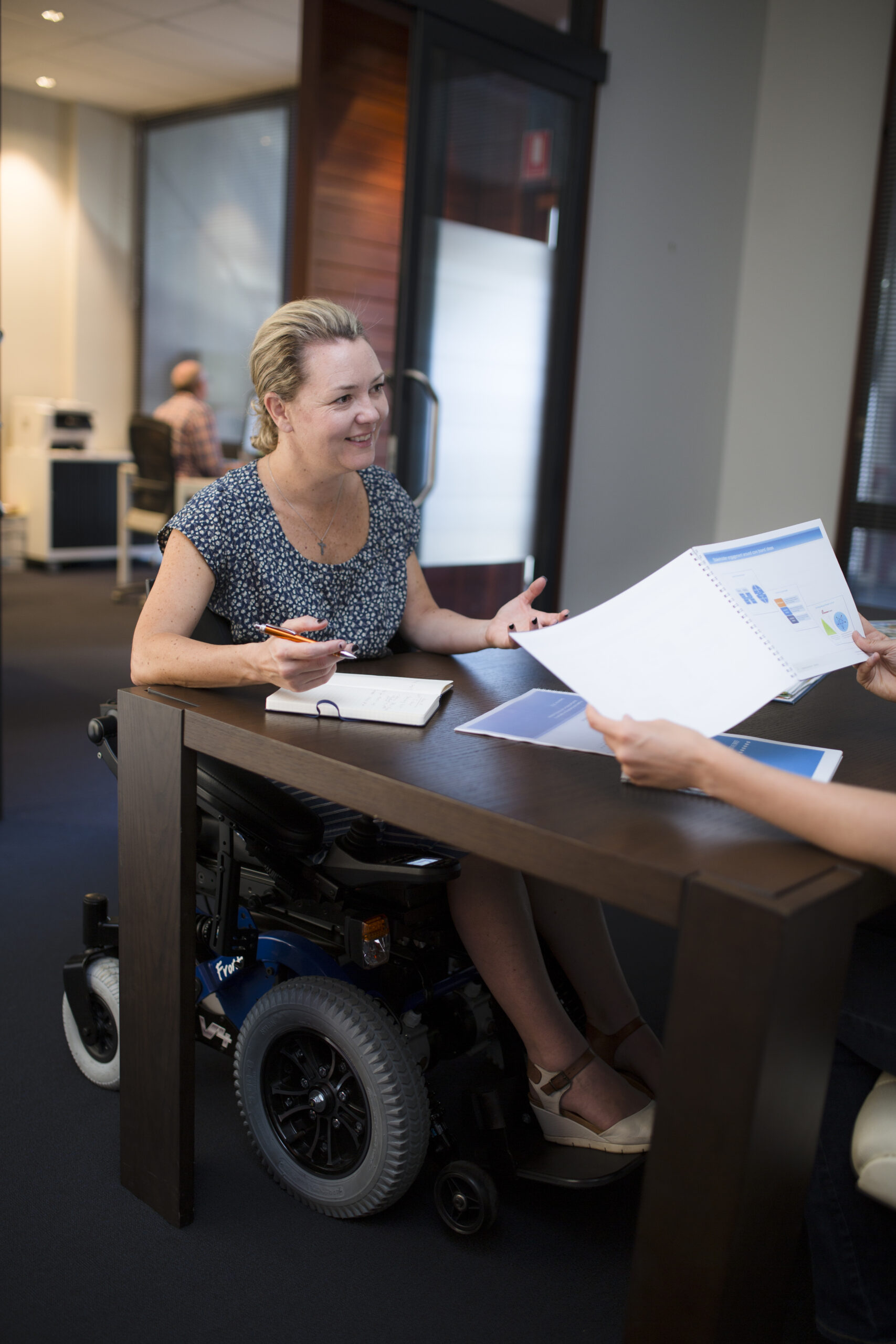 Magic Mobility Frontier V4 - Off-Road Power Wheelchair for Outdoor ...